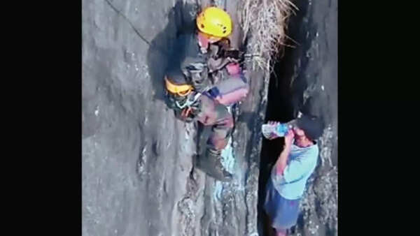 Babu: Biggest hilltop rescue in Kerala: Trekker R Babu hung in there ...