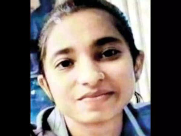 Gujarat: Spurned lover hacks 19-year-old girl to death in Vadodara ...