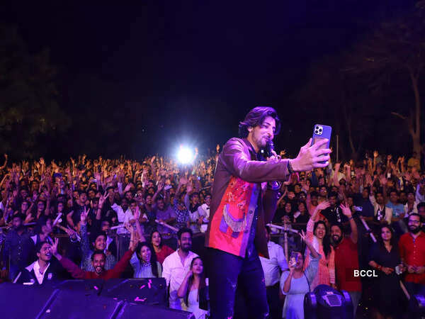 Singer Darshan Rawal charms with his soulful voice | Events Movie News ...