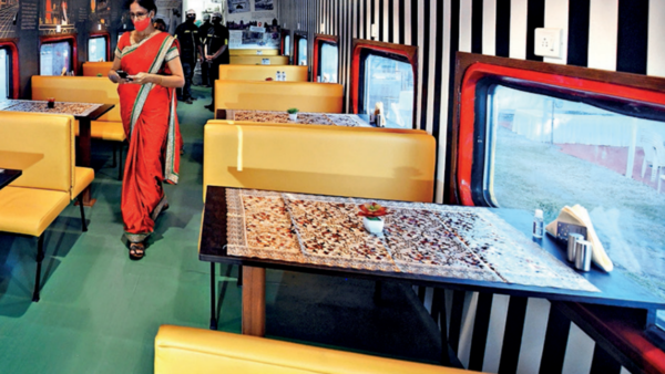 Delhi: Fine dining on train that’s going nowhere! | Delhi News - Times ...
