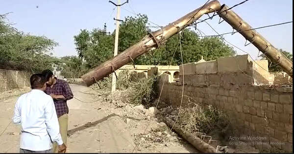 Dust Storms, Showers Bring Temp Down | Jaipur News - Times of India