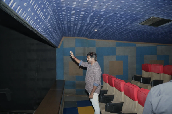 Nayanthara, Vignesh Shivan and Vijay Sethupathi meet fans at Devi ...