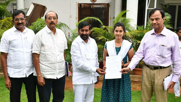 Babburi Shirisha: Babburi Shirisha breaks glass ceiling: First woman ...