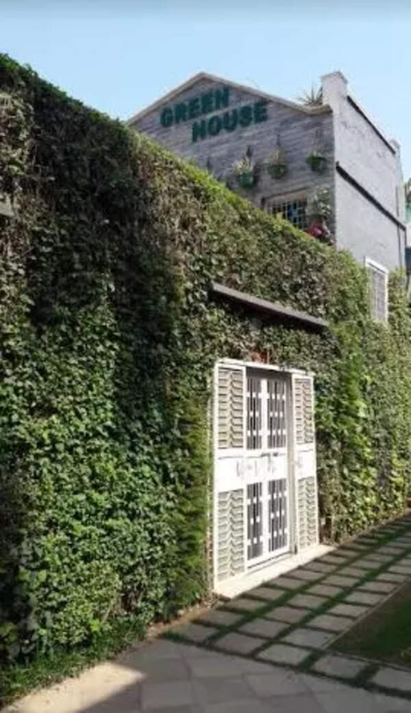 Retired banker has 1k plants of 400 varieties in his Agra house, making ...