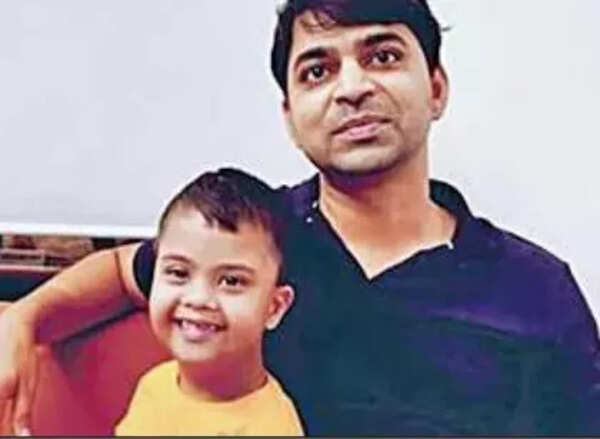 When fathers turn ‘heroes’ for children | Indore News - Times of India