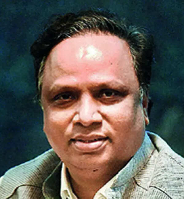 Fadnavis: Maharashtra political crisis: Meet Fadnavis team of backroom ...