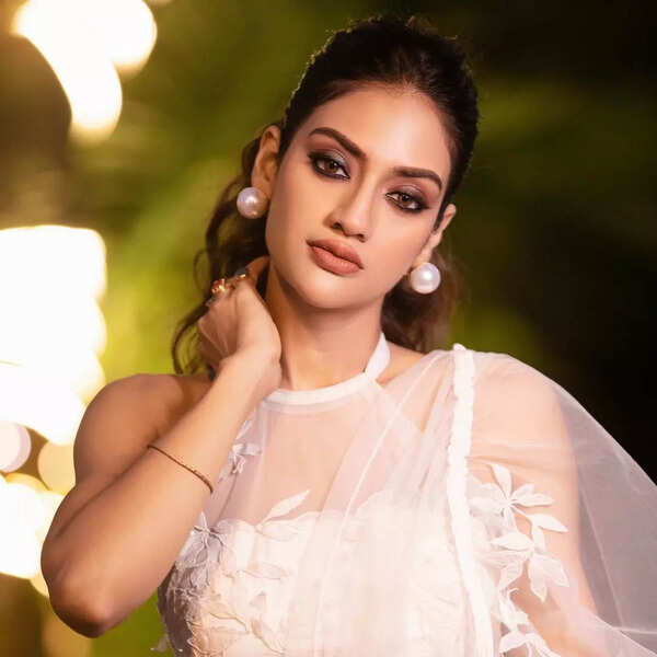 Nusrat Jahan looks ethereal beauty in this off-white monochrome saree ...