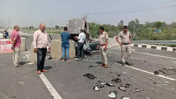 Rohtak: 3 Mbbs Students Burn To Death In Car After Accident | Gurgaon News - Times of India