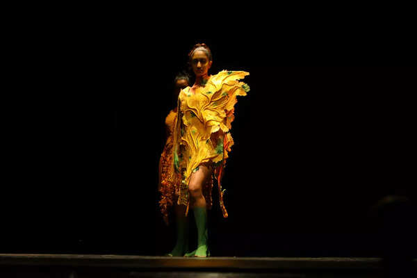 Italian contemporary dancers Francesca Dario, Luca Contini, and Nunzio ...