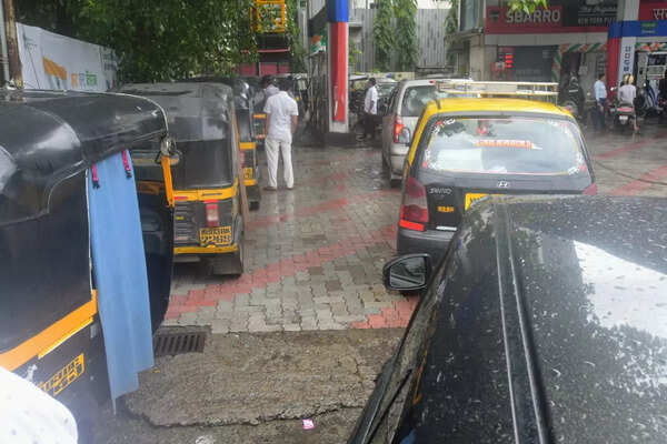 Mumbai: Low pressure in CNG supply hits taxi, auto services | Mumbai ...