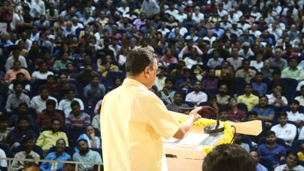 Arvind Kejriwal promises ten lakh jobs to youths in Gujarat, compares ...