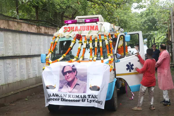 Saawan Kumar Tak cremated at Mumbai's Pawan Hans - Exclusive | Hindi ...