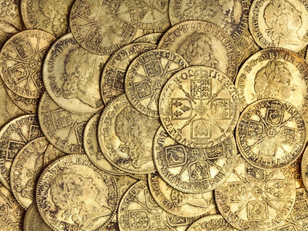 WHAT! A British couple accidentally found gold coins worth ₹2.3 crores ...