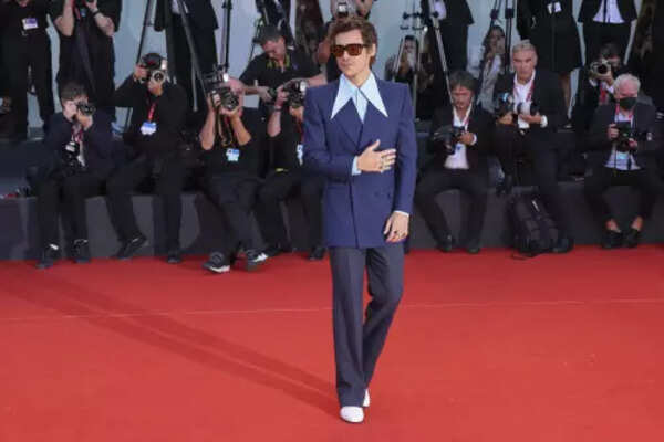 Harry Styles evolves from heartthrob to fashion icon - Times of India