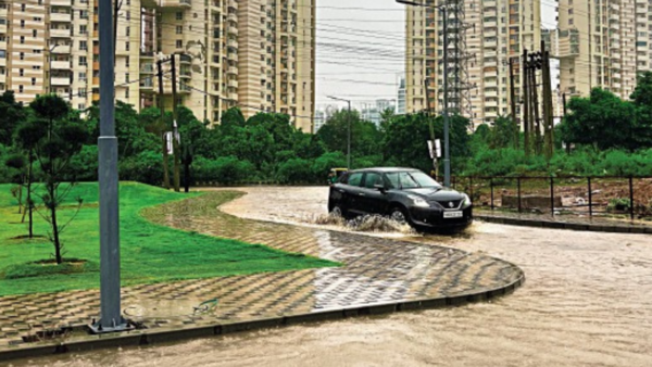 Gurgaon Flood: Downpour floods roads in Gurugram; Met predicts yellow ...