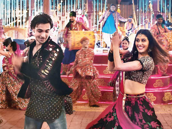 Get set, dandiya! Dandiya classes for Navratri are in demand in NCR ...