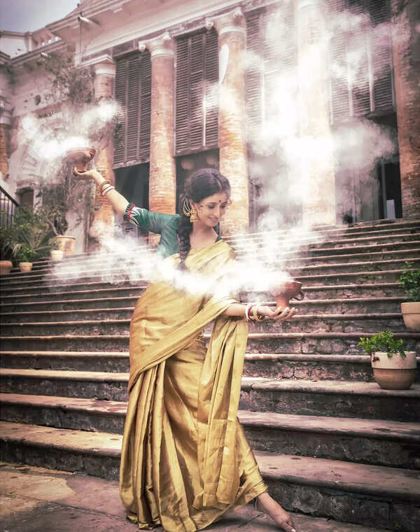 It's liberating, say women who love the dhunuchi naach - Times of India