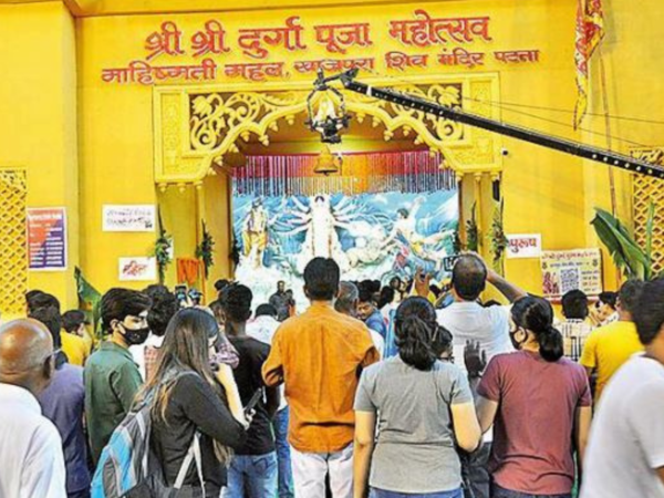 Patnaites throng Puja pandals on Saptami, enjoy laser shows | Patna ...