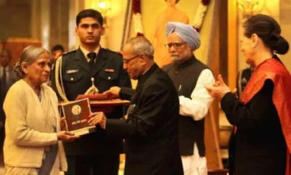 SEWA founder Ela Bhatt passes away - Times of India