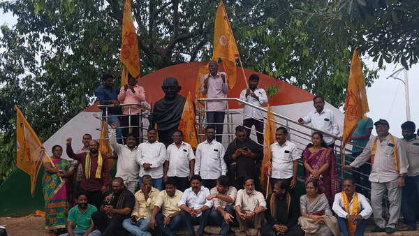 Andhra Pradesh: TDP leader Ayyanna Patrudu, his son arrested for forgery of documents ...