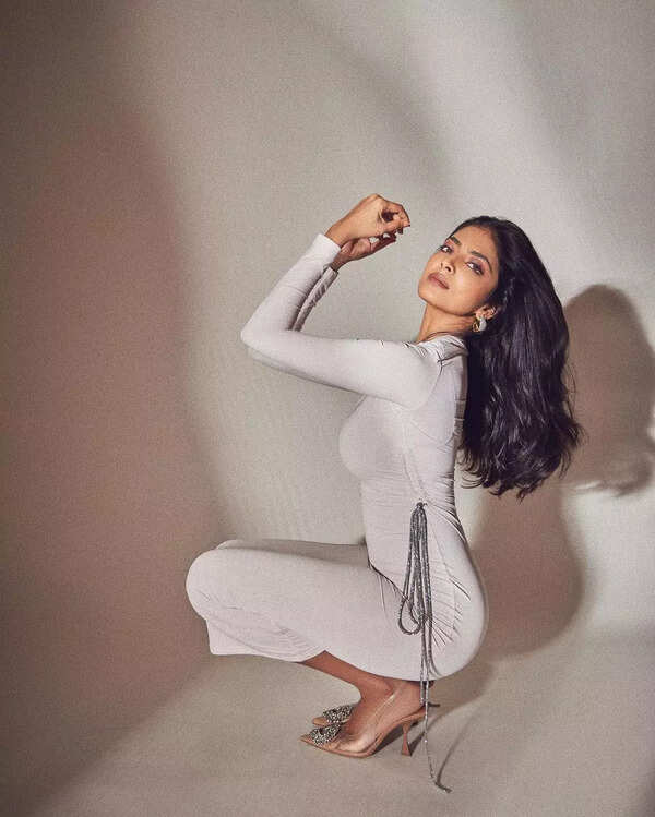 Malavika Mohanan’s body-hugging dress is a perfect guide to casual glam ...