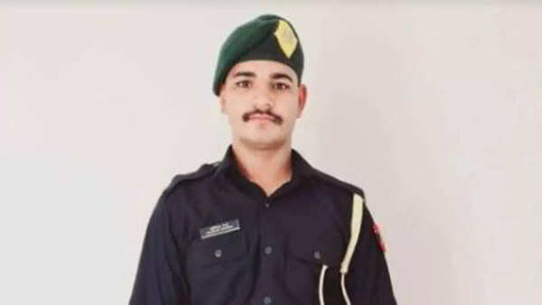 UP: Meerut Police arrests Army imposter for duping youths of lakhs in ...