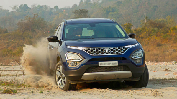 Toyota Innova Hycross vs Mahindra XUV700 vs Tata Safari: Detailed ...