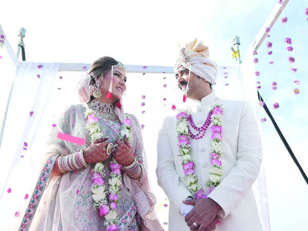 Kamna Pathak Wedding Pictures: Exclusive wedding pictures of Happu Ki ...