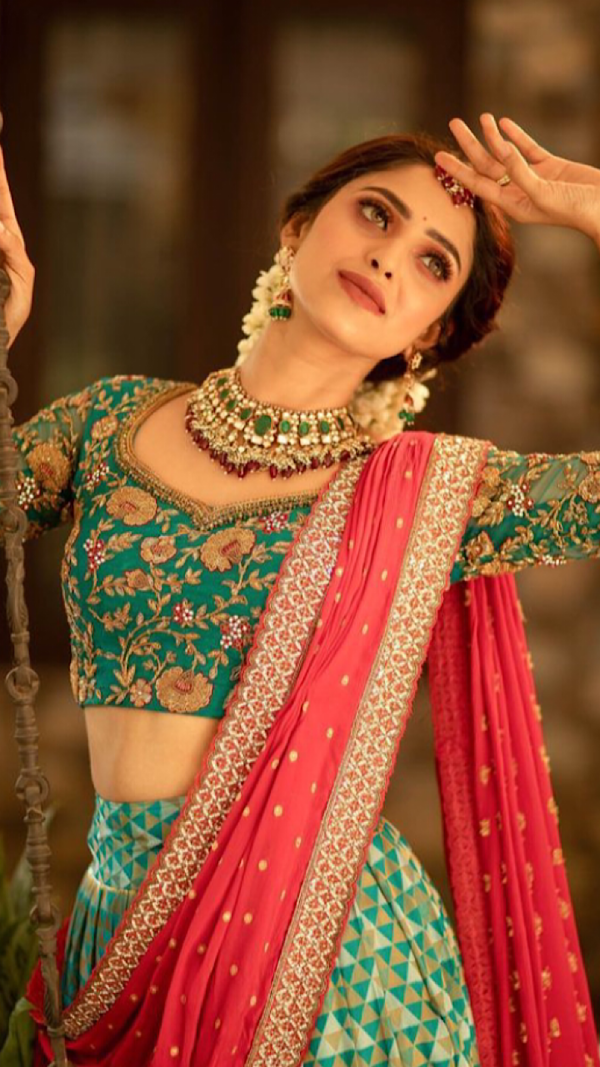 Solar eclipse: Thousands of pilgrims take holy dip at sarovars in ...