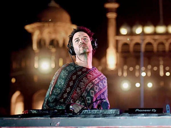 Red Fort echoes with fusion notes of Swiss-German duo | Events Movie ...