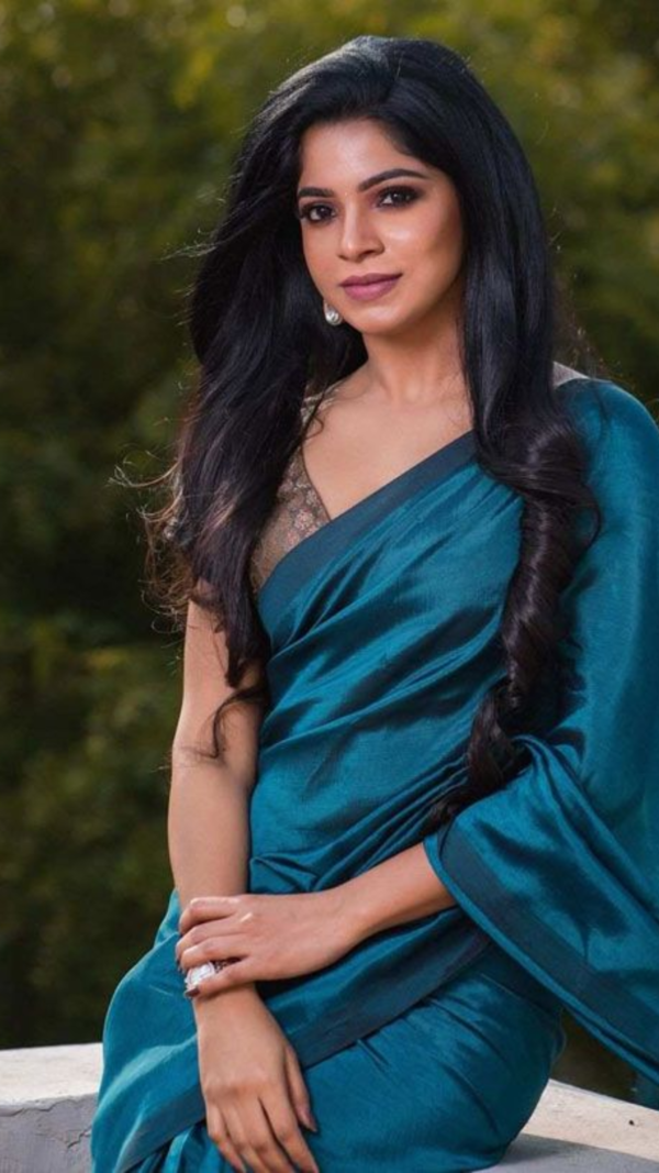 Divya Bharathi Photos | Divya Bharathi Images | Divya Bharathi Pictures ...