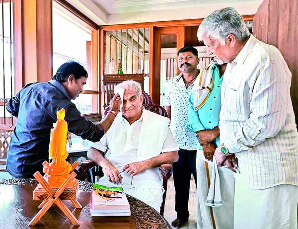 Dharmasthala Dharmadikari Veerendra Heggade features in a film about kambala | Kannada Movie ...