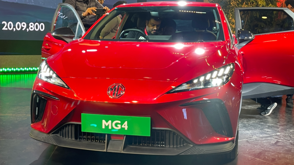 Auto Expo Day 1: MG Motor showcases MG 4 EV and eHS plug-in-hybrid ...