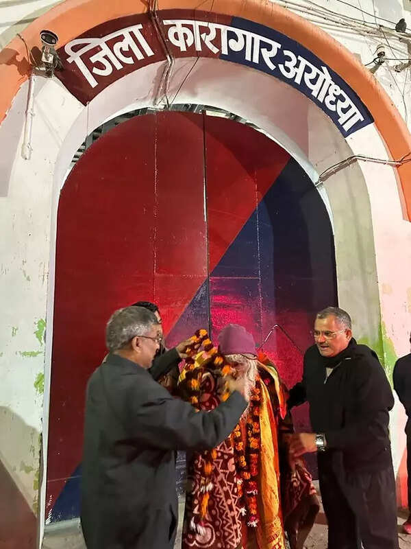 Ayodhya: Jail Official Helps Ayodhya Prisoner, 98, Finally Get Freedom ...