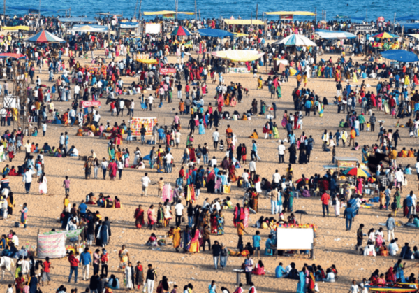 Thousands flock to beaches, parks on Kaanum Pongal in Chennai | Chennai ...