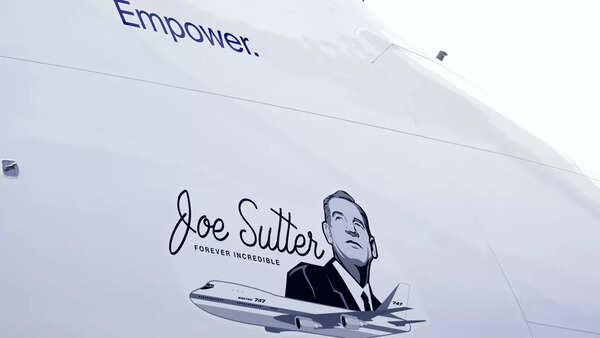 Boeing bids farewell to 'queen of the skies', delivers last 747 jumbo ...