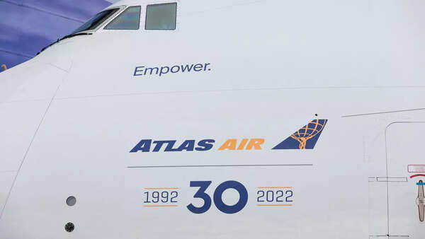 Boeing bids farewell to 'queen of the skies', delivers last 747 jumbo ...