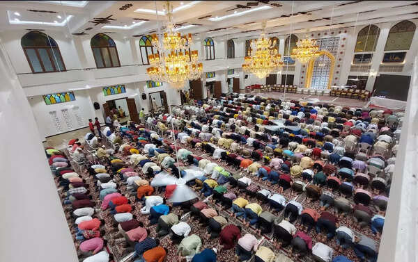 Hydopens: Largest Prayer Hall In Hydopens In All Its Splendour ...