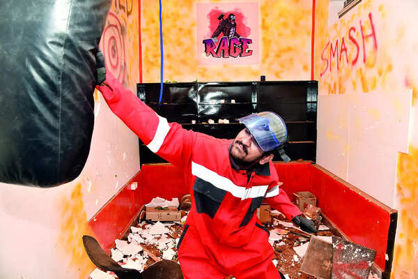 Wh­ack, swear & smash: Bengaluru finds a new way to deal with rage ...