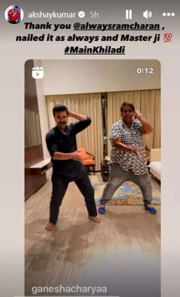 Ram Charan dances on Akshay Kumar's 'Main Khiladi Tu Anari', the latter ...