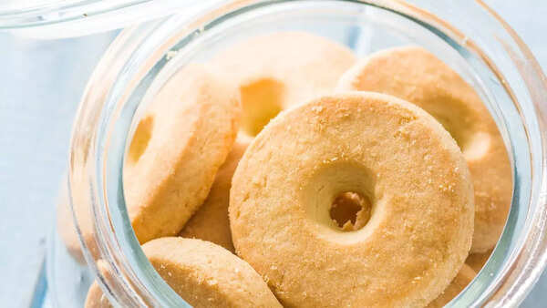 Smart hacks to keep biscuits fresh for a long time - The Times of India