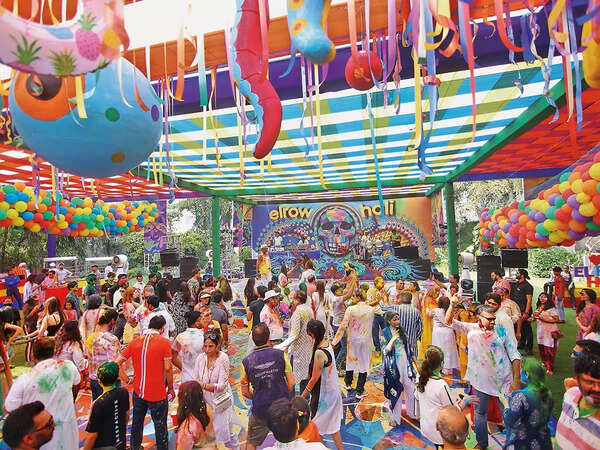 Punjabi singers, live bands & Bollywood-theme: Ready for a big, filmi ...