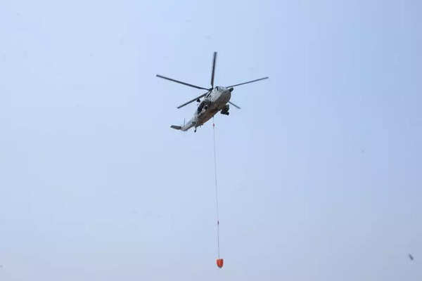 Indian Navy choppers with ‘Bambi Buckets’ waterbomb Morlem flames | Goa ...