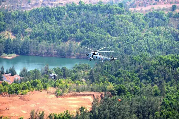 Indian Navy choppers with ‘Bambi Buckets’ waterbomb Morlem flames | Goa ...