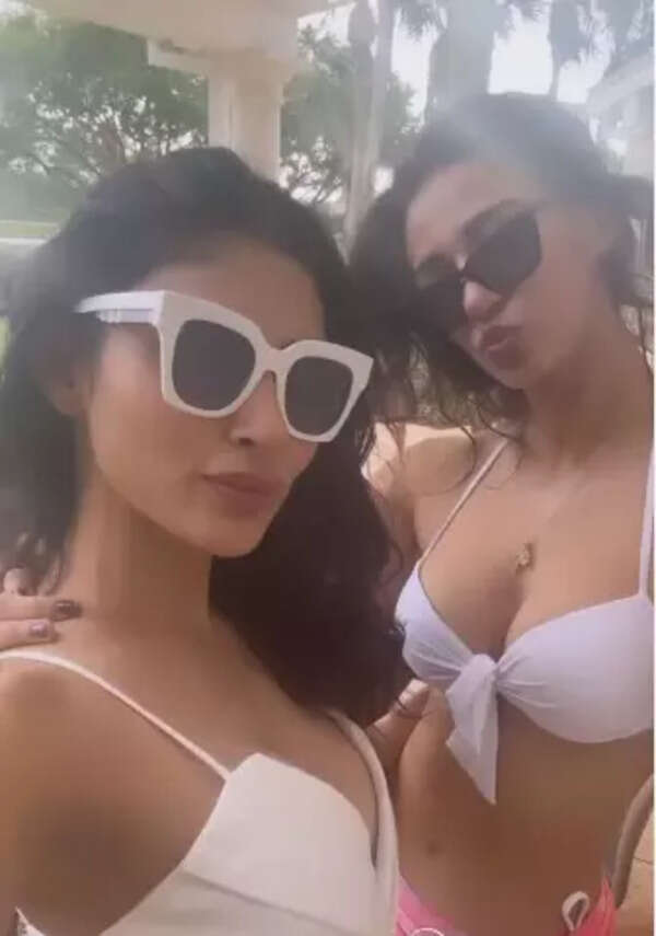Mouni Roy and Disha Patani are the new BFFs in B-Town and we have proof! - See photos | Hindi ...