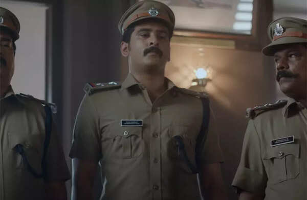 Corona Papers Movie Review: An uninspired copy