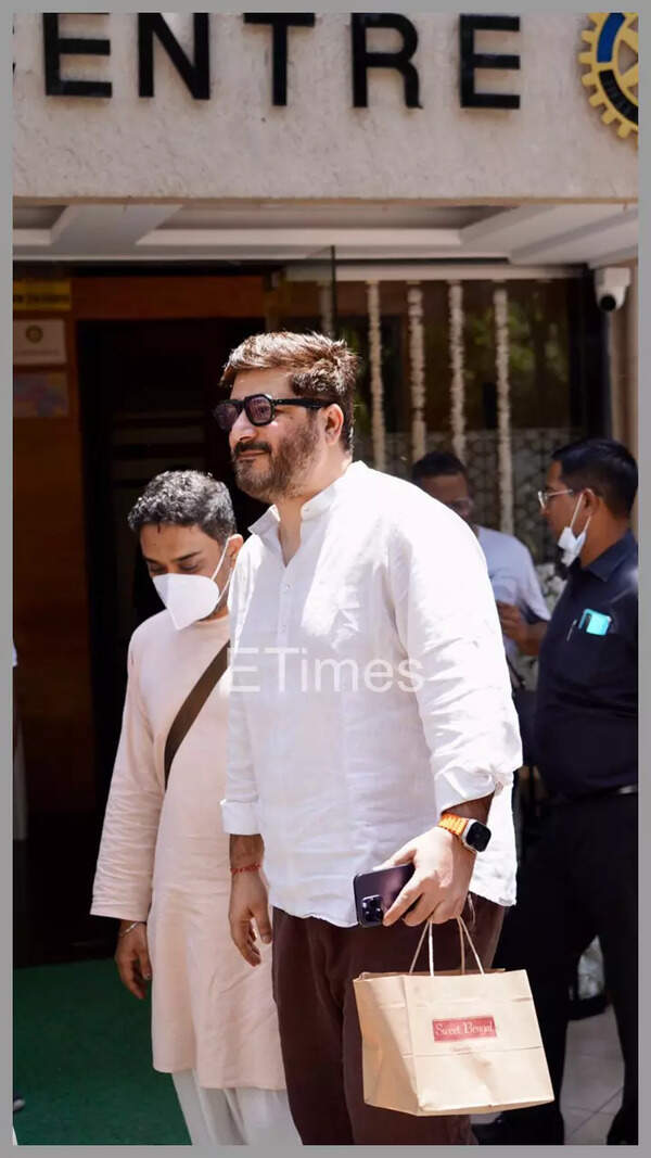 Pradeep Sarkar's prayer meet: Saif Ali Khan, Prasoon Joshi, Drashti ...