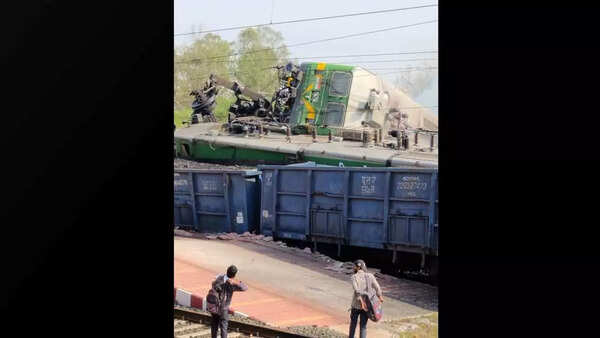 MP Train Accident: 1 dead, 4 injured as 2 goods trains collide at ...