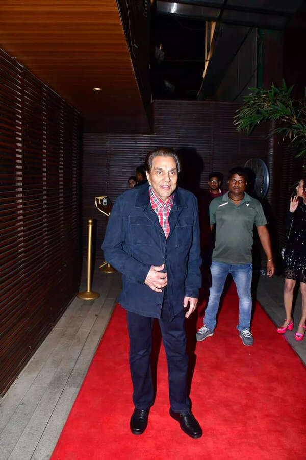 Dharmendra, Aditi Rao Hydari, Siddharth celebrate the success of Taj ...