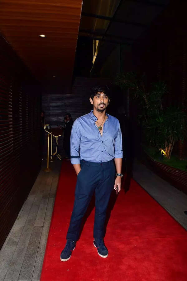 Dharmendra, Aditi Rao Hydari, Siddharth celebrate the success of Taj ...